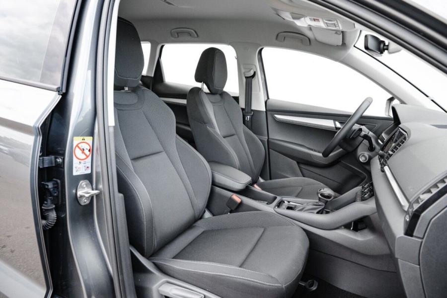 Grey Skoda Karoq 2025 in Riga, with an engine capacity of 2.00 L and mileage of 36 thousand km for 28950 €, photo 7 on AUTOMOTO.COM.LV
