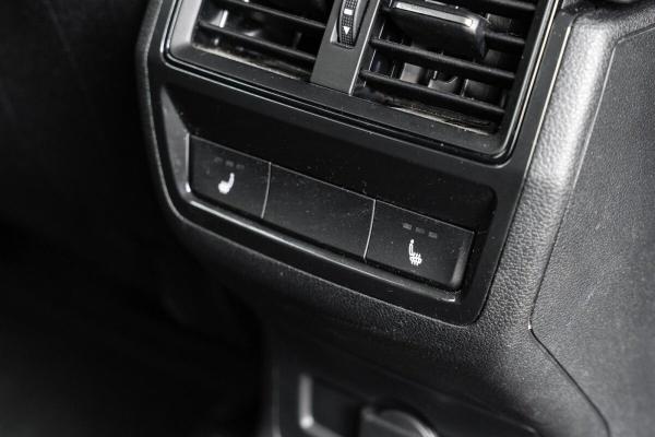 Pelēks Skoda Karoq 2025 Rīga, ar dzinēja tilpumu 2.00 L un nobraukumu 36 tūkst. km par 28950 €, foto 7 vietnē AUTOMOTO.COM.LV