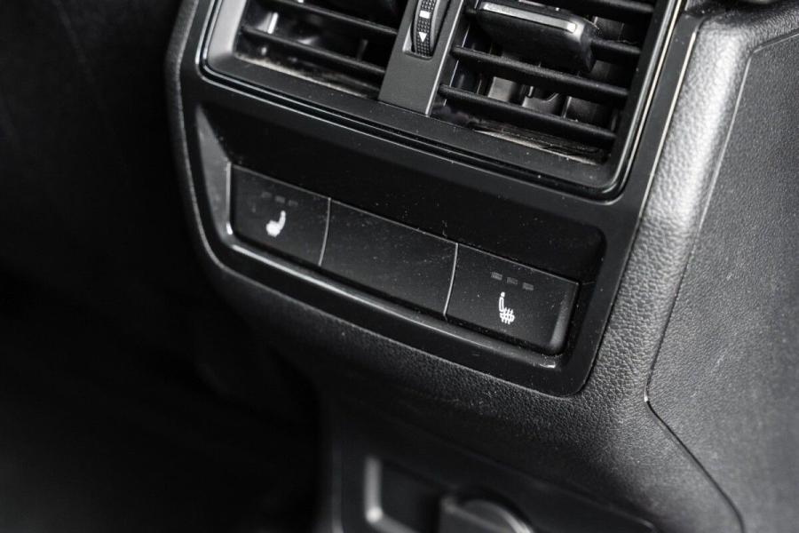 Grey Skoda Karoq 2025 in Riga, with an engine capacity of 2.00 L and mileage of 36 thousand km for 28950 €, photo 8 on AUTOMOTO.COM.LV