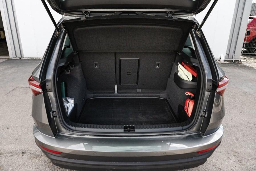 Grey Skoda Karoq 2025 in Riga, with an engine capacity of 2.00 L and mileage of 36 thousand km for 28950 €, photo 26 on AUTOMOTO.COM.LV