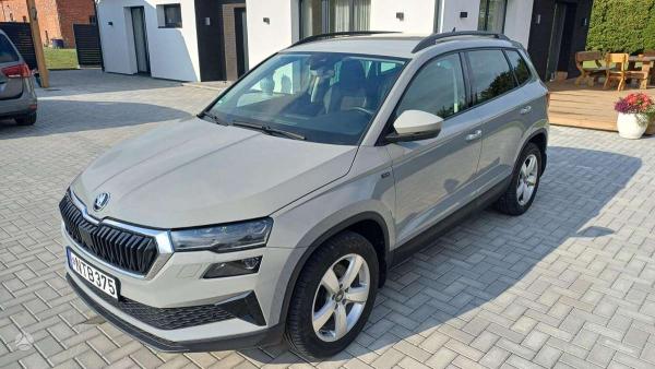 Grey Skoda Karoq 2025 in Jurbarkas, with an engine capacity of 1.97 L and mileage of 40 thousand km for 27900 €, photo 2 on AUTOMOTO.COM.LV