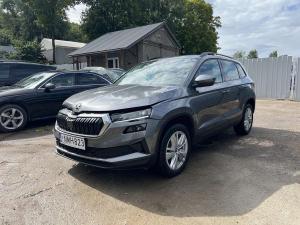 Pelēks Skoda Karoq 2025 Kauņa, ar dzinēja tilpumu 1.50 L un nobraukumu 11 tūkst. km par 13900 €, foto  vietnē AUTOMOTO.COM.LV
