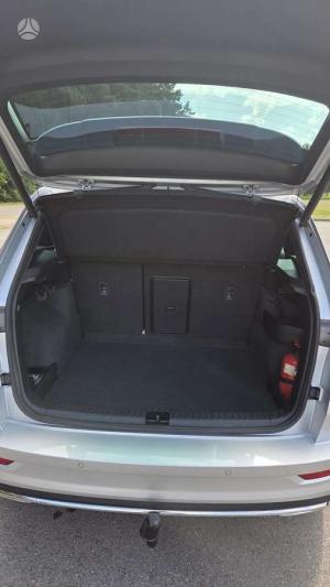 Grey Skoda Karoq 2025 in Prienai, with an engine capacity of 1.50 L and mileage of 16 thousand km for 24950 €, photo 8 on AUTOMOTO.COM.LV