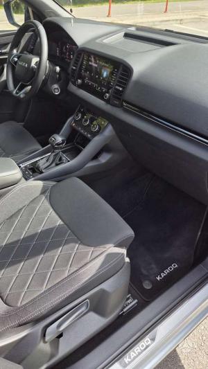Grey Skoda Karoq 2025 in Prienai, with an engine capacity of 1.50 L and mileage of 16 thousand km for 24950 €, photo 11 on AUTOMOTO.COM.LV