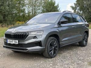 Серый Шкода Karoq 2025 в Укмерге, объемом двигателя 1.50 л и пробегом 28 тыс. км за 15600 €, фото  на AUTOMOTO.COM.LV