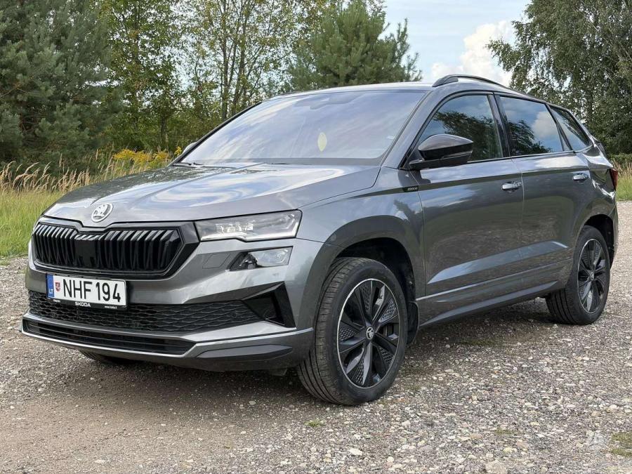 Серый Шкода Karoq 2025 в Укмерге, объемом двигателя 1.50 л и пробегом 28 тыс. км за 15600 €, фото 1 на AUTOMOTO.COM.LV