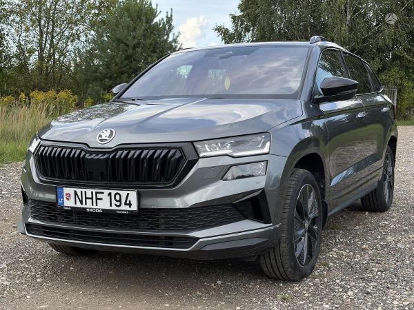 Grey Skoda Karoq 2025 in Ukmerge, with an engine capacity of 1.50 L and mileage of 28 thousand km for 15600 €, photo 3 on AUTOMOTO.COM.LV