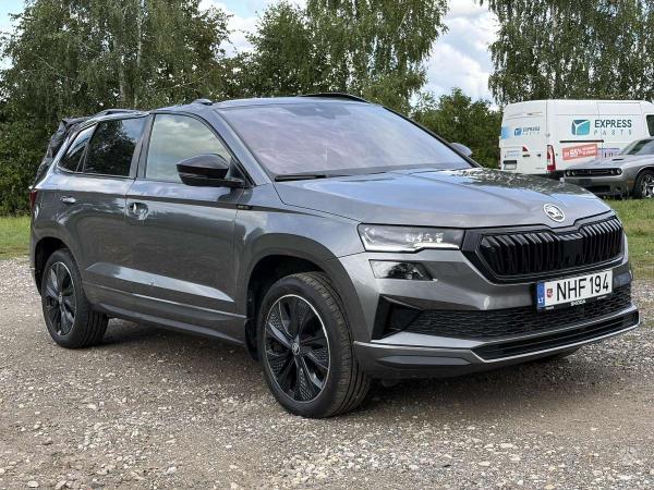 Grey Skoda Karoq 2025 in Ukmerge, with an engine capacity of 1.50 L and mileage of 28 thousand km for 15600 €, photo 4 on AUTOMOTO.COM.LV