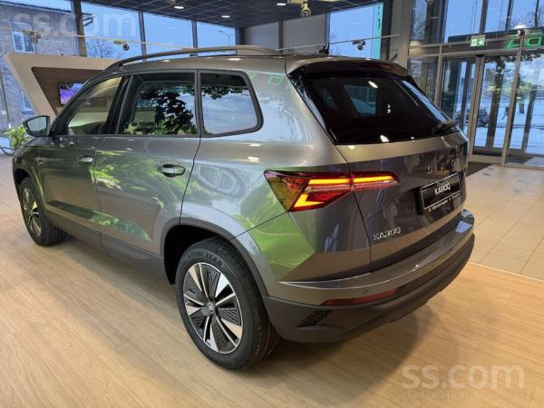 Pelēks Skoda Karoq 2026 Valmiera, ar dzinēja tilpumu 1.50 L un nobraukumu 6 tūkst. km par 34150 €, foto 4 vietnē AUTOMOTO.COM.LV