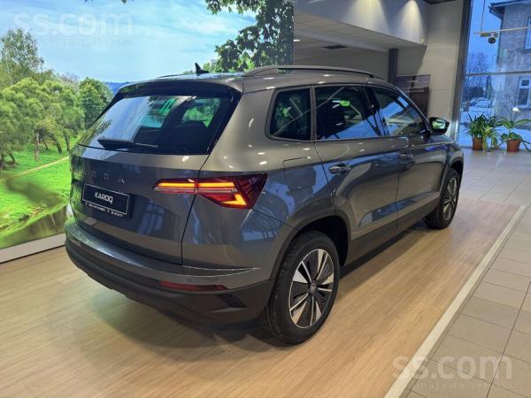Pelēks Skoda Karoq 2026 Valmiera, ar dzinēja tilpumu 1.50 L un nobraukumu 6 tūkst. km par 34150 €, foto 5 vietnē AUTOMOTO.COM.LV