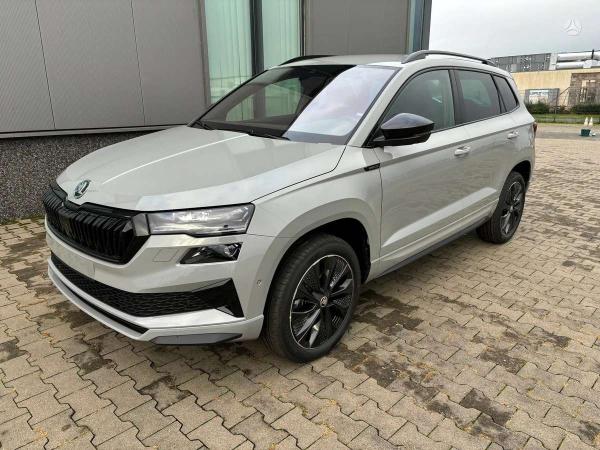 Pelēks Skoda Karoq 2026 Panevēža, ar dzinēja tilpumu 1.50 L un nobraukumu 1 tūkst. km par 33000 €, foto 1 vietnē AUTOMOTO.COM.LV