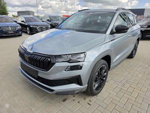 Pelēks Skoda Karoq 2026 Šauļi, ar dzinēja tilpumu 1.50 L un nobraukumu 0 tūkst. km par 33025 €, foto  vietnē AUTOMOTO.COM.LV