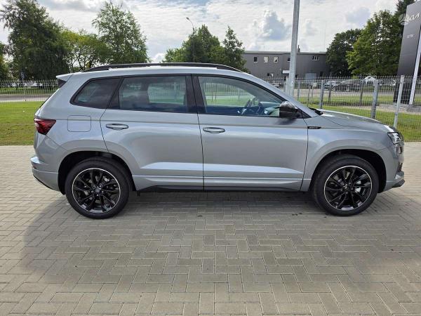Pelēks Skoda Karoq 2026 Šauļi, ar dzinēja tilpumu 1.50 L un nobraukumu 0 tūkst. km par 33025 €, foto 4 vietnē AUTOMOTO.COM.LV