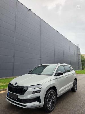 Серый Шкода Karoq 2026 в Вильнюс, объемом двигателя 1.50 л и пробегом 2 тыс. км за 34000 €, фото  на AUTOMOTO.COM.LV