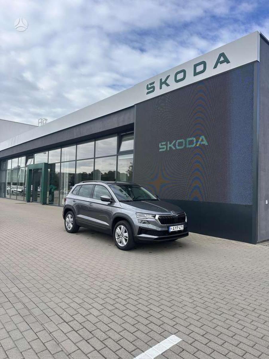 Grey Skoda Karoq 2022 in Klaipeda, with an engine capacity of 1.97 L and mileage of 199 thousand km for 22800 €, photo 3 on AUTOMOTO.COM.LV