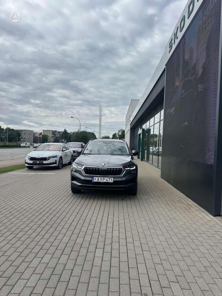 Grey Skoda Karoq 2022 in Klaipeda, with an engine capacity of 1.97 L and mileage of 199 thousand km for 22800 €, photo 4 on AUTOMOTO.COM.LV