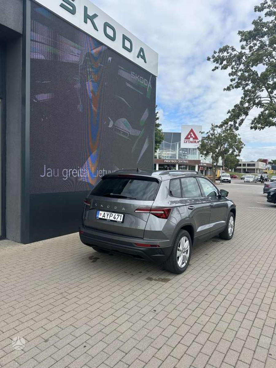 Grey Skoda Karoq 2022 in Klaipeda, with an engine capacity of 1.97 L and mileage of 199 thousand km for 22800 €, photo 6 on AUTOMOTO.COM.LV