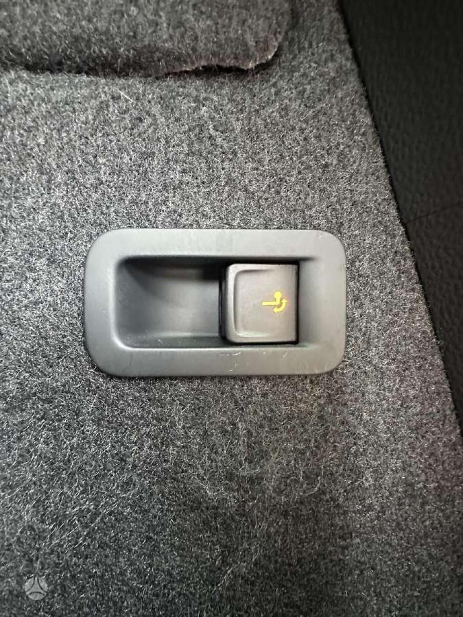 Grey Skoda Karoq 2022 in Klaipeda, with an engine capacity of 1.97 L and mileage of 199 thousand km for 22800 €, photo 20 on AUTOMOTO.COM.LV