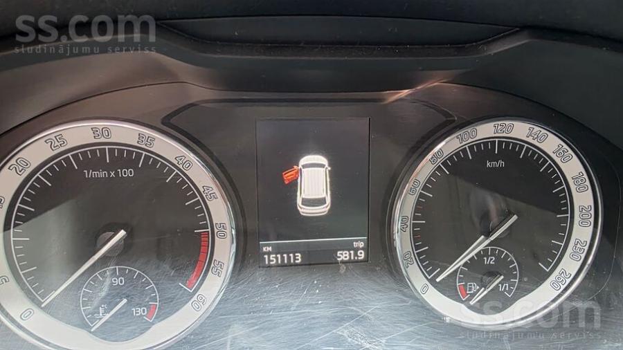 Pelēks Skoda Karoq 2022 Daugavpils, ar dzinēja tilpumu 2.00 L un nobraukumu 151 tūkst. km par 17600 €, foto 3 vietnē AUTOMOTO.COM.LV
