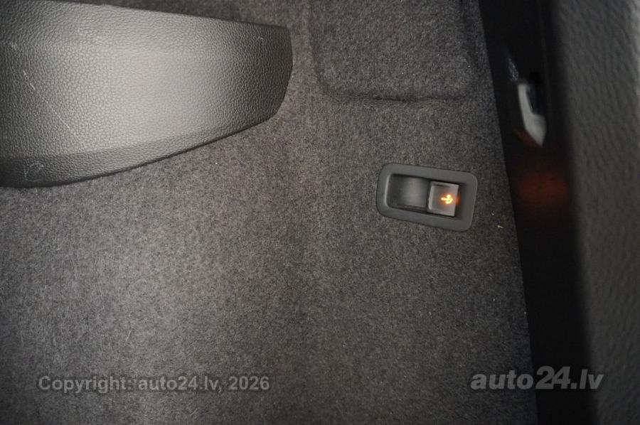 Grey Skoda Karoq 2022 in Tallinn, with an engine capacity of 2.00 L and mileage of 171 thousand km for 19900 €, photo 9 on AUTOMOTO.COM.LV