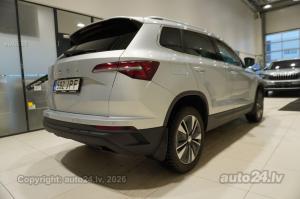 Pelēks Skoda Karoq 2023 Tallina, ar dzinēja tilpumu 1.50 L un nobraukumu 7 tūkst. km par 26900 €, foto 3 vietnē AUTOMOTO.COM.LV