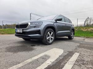 Pelēks Skoda Karoq 2024 Tallina, ar dzinēja tilpumu 1.50 L un nobraukumu 46 tūkst. km par 28200 €, foto  vietnē AUTOMOTO.COM.LV