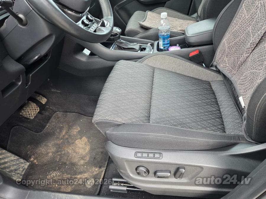Grey Skoda Karoq 2024 in Tallinn, with an engine capacity of 1.50 L and mileage of 46 thousand km for 28200 €, photo 17 on AUTOMOTO.COM.LV