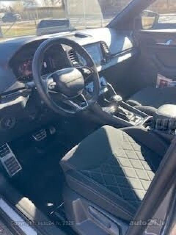 Pelēks Skoda Karoq 2025 Viljandi, ar dzinēja tilpumu 1.50 L un nobraukumu 9 tūkst. km par 35500 €, foto 3 vietnē AUTOMOTO.COM.LV