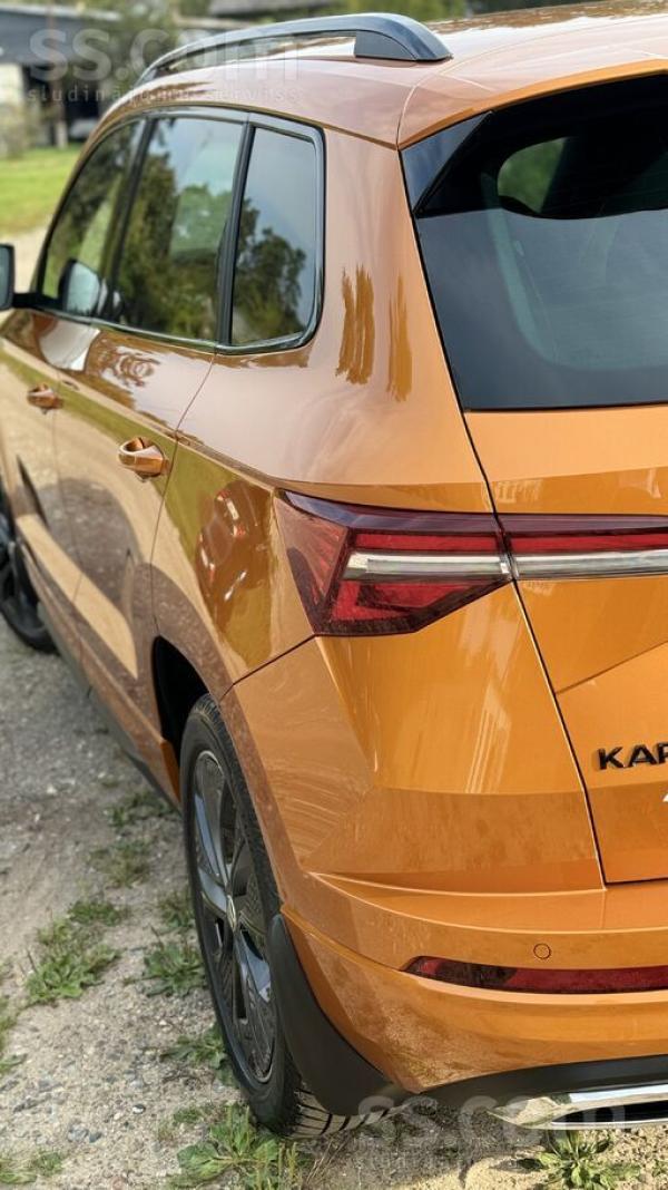 Orange Skoda Karoq 2023 in Riga, with an engine capacity of 1.50 L and mileage of 46 thousand km for 26900 €, photo 10 on AUTOMOTO.COM.LV