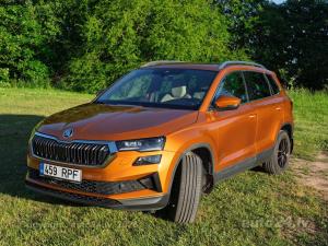 Oranžs Skoda Karoq 2023 Tallina, ar dzinēja tilpumu 1.50 L un nobraukumu 44 tūkst. km par 29900 €, foto  vietnē AUTOMOTO.COM.LV