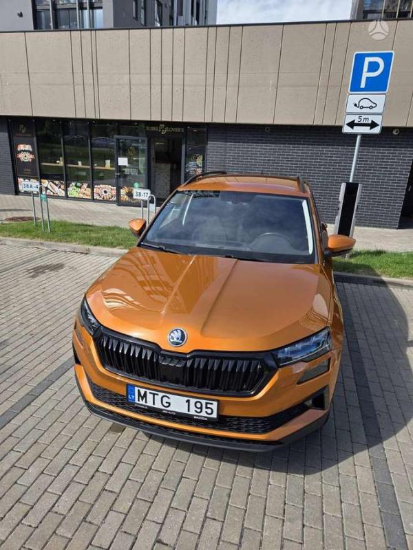 Oranžs Skoda Karoq 2023 Viļņa, ar dzinēja tilpumu 1.50 L un nobraukumu 48 tūkst. km par 24500 €, foto 1 vietnē AUTOMOTO.COM.LV