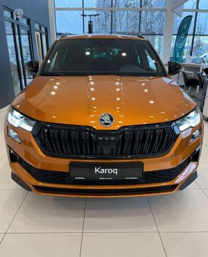 Orange Skoda Karoq 2026 in Kaunas, with an engine capacity of 1.50 L and mileage of 0 thousand km for 34690 €, photo 3 on AUTOMOTO.COM.LV