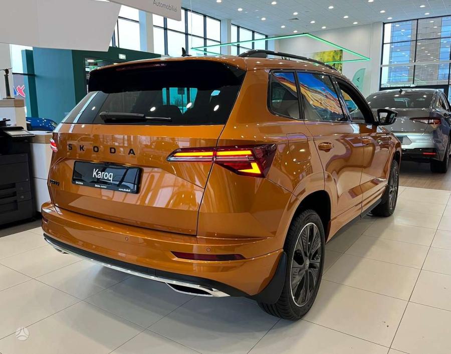 Orange Skoda Karoq 2026 in Kaunas, with an engine capacity of 1.50 L and mileage of 0 thousand km for 34690 €, photo 6 on AUTOMOTO.COM.LV
