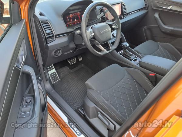 Orange Skoda Karoq 2025 in Tartu, with an engine capacity of 2.00 L and mileage of 19 thousand km for 37900 €, photo 4 on AUTOMOTO.COM.LV