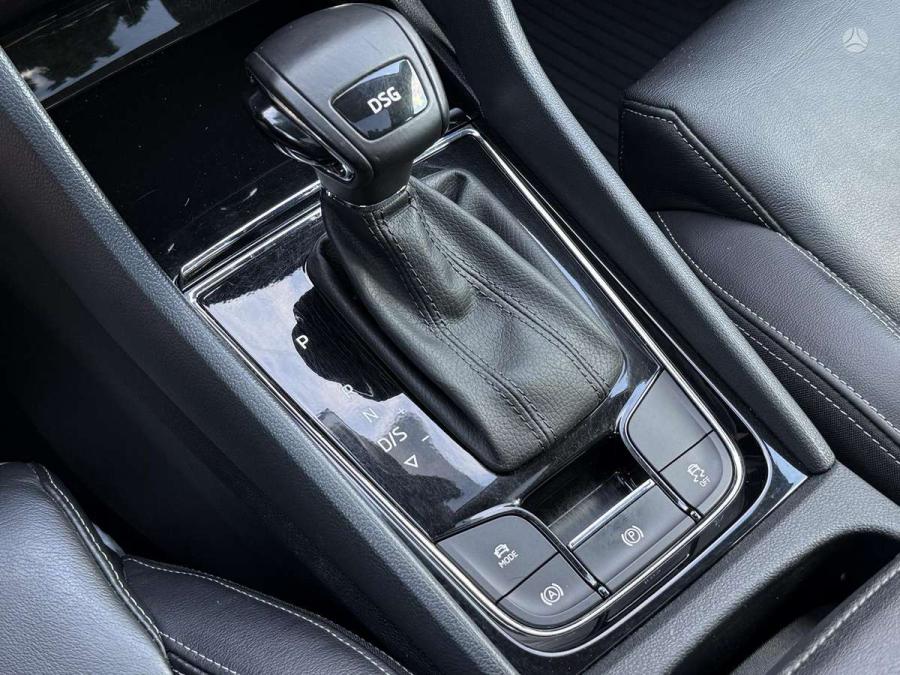Sarkans Skoda Karoq 2018 Prienai, ar dzinēja tilpumu 1.60 L un nobraukumu 245 tūkst. km par 13950 €, foto 38 vietnē AUTOMOTO.COM.LV