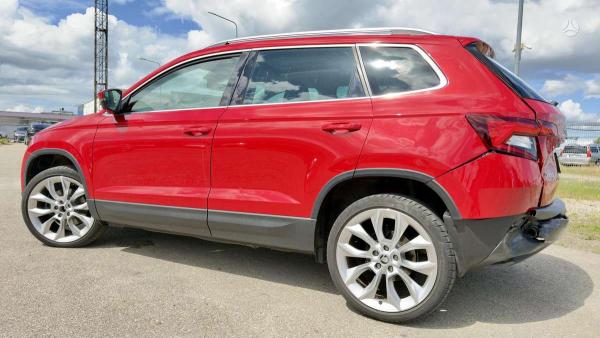 Red Skoda Karoq 2019 in Siauliai, with an engine capacity of 1.50 L and mileage of 82 thousand km for 14700 €, photo 6 on AUTOMOTO.COM.LV