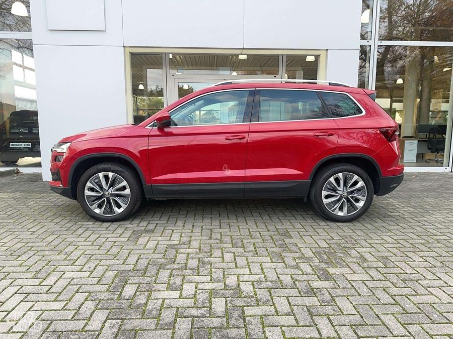 Red Skoda Karoq 2022 in Kaunas, with an engine capacity of 2.00 L and mileage of 75 thousand km for 32031 €, photo 2 on AUTOMOTO.COM.LV