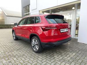 Red Skoda Karoq 2022 in Kaunas, with an engine capacity of 2.00 L and mileage of 75 thousand km for 32031 €, photo 3 on AUTOMOTO.COM.LV