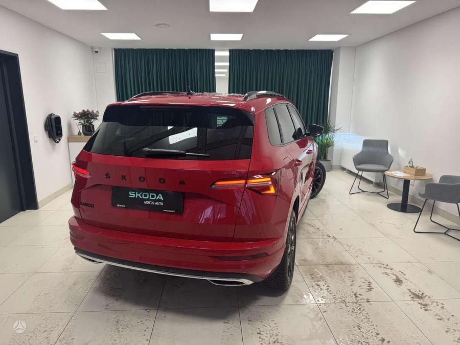 Red Skoda Karoq 2023 in Vilnius, with an engine capacity of 1.50 L and mileage of 36 thousand km for 28500 €, photo 3 on AUTOMOTO.COM.LV