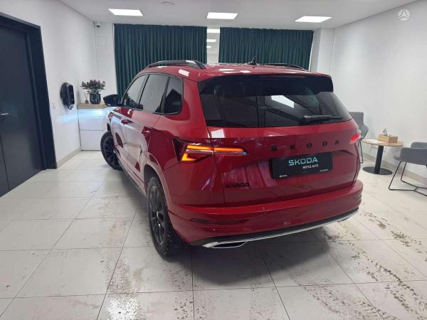 Sarkans Skoda Karoq 2023 Viļņa, ar dzinēja tilpumu 1.50 L un nobraukumu 36 tūkst. km par 28500 €, foto 5 vietnē AUTOMOTO.COM.LV