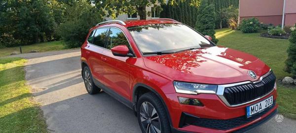Skoda Karoq 2023 in Pasvalys on AUTOMOTO.COM.LV Red Skoda Karoq 2023 in Pasvalys, with an engine capacity of 1.50 L and mileage of 66 thousand km for 25500 €, photo 4 on AUTOMOTO.COM.LV