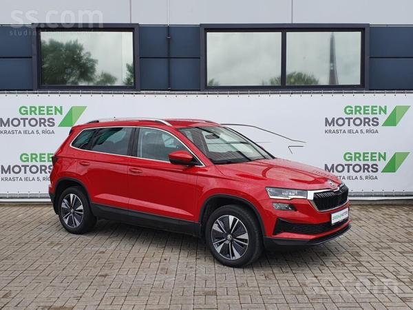 Skoda Karoq 2023 in Riga on AUTOMOTO.COM.LV Red Skoda Karoq 2023 in Riga, with an engine capacity of 1.50 L and mileage of 49 thousand km for 25500 €, photo 3 on AUTOMOTO.COM.LV