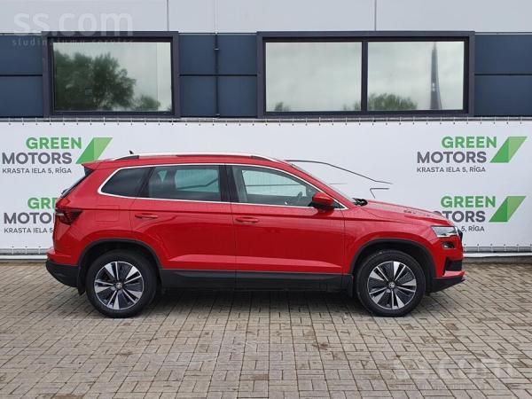 Skoda Karoq 2023 in Riga on AUTOMOTO.COM.LV Red Skoda Karoq 2023 in Riga, with an engine capacity of 1.50 L and mileage of 49 thousand km for 25500 €, photo 5 on AUTOMOTO.COM.LV