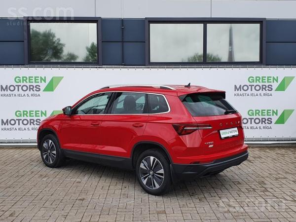 Skoda Karoq 2023 in Riga on AUTOMOTO.COM.LV Red Skoda Karoq 2023 in Riga, with an engine capacity of 1.50 L and mileage of 49 thousand km for 25500 €, photo 6 on AUTOMOTO.COM.LV