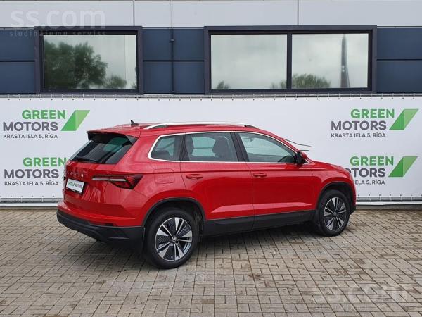 Skoda Karoq 2023 in Riga on AUTOMOTO.COM.LV Red Skoda Karoq 2023 in Riga, with an engine capacity of 1.50 L and mileage of 49 thousand km for 25500 €, photo 7 on AUTOMOTO.COM.LV