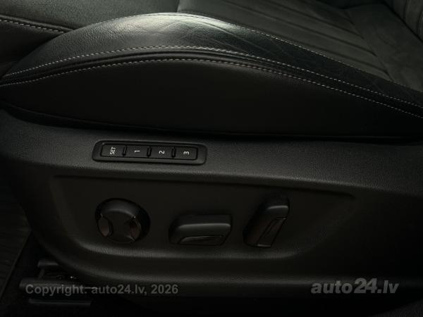 Red Skoda Karoq 2021 in Parnu, with an engine capacity of 2.00 L and mileage of 146 thousand km for 20950 €, photo 8 on AUTOMOTO.COM.LV