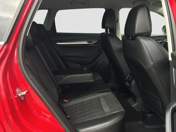 Red Skoda Karoq 2021 in Parnu, with an engine capacity of 2.00 L and mileage of 146 thousand km for 20950 €, photo 7 on AUTOMOTO.COM.LV