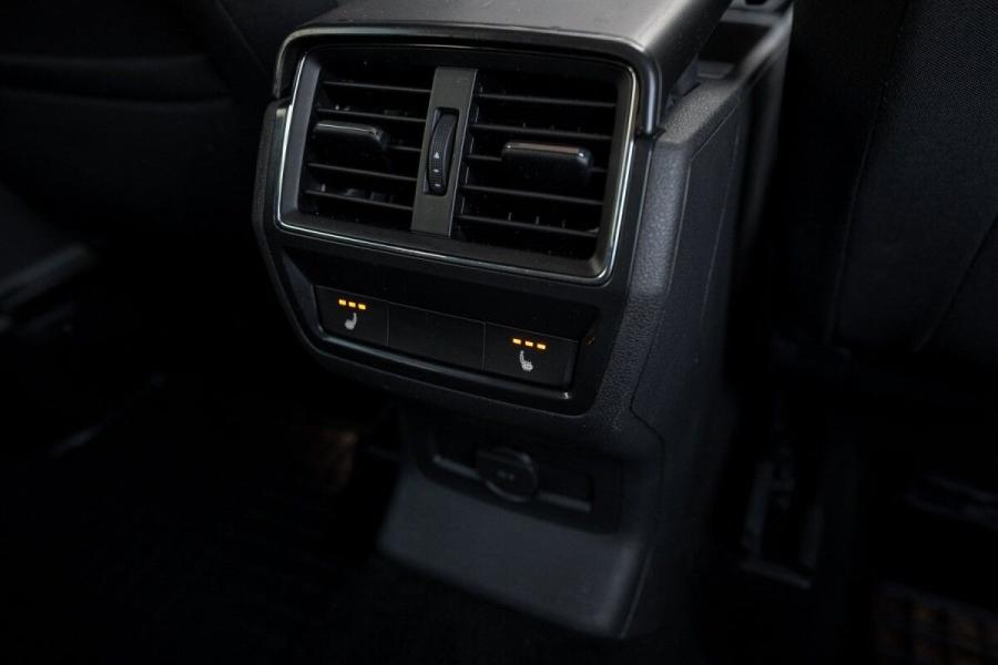 Skoda Karoq 2021 in Jelgava, with an engine capacity of 2.00 L and mileage of 176 thousand km for 17800 €, photo 13 on AUTOMOTO.COM.LV