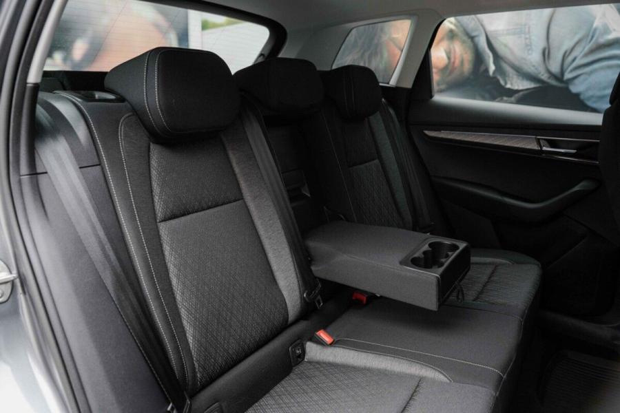 Skoda Karoq 2023 in Peetri, with an engine capacity of 2.00 L and mileage of 140 thousand km for 24000 €, photo 12 on AUTOMOTO.COM.LV