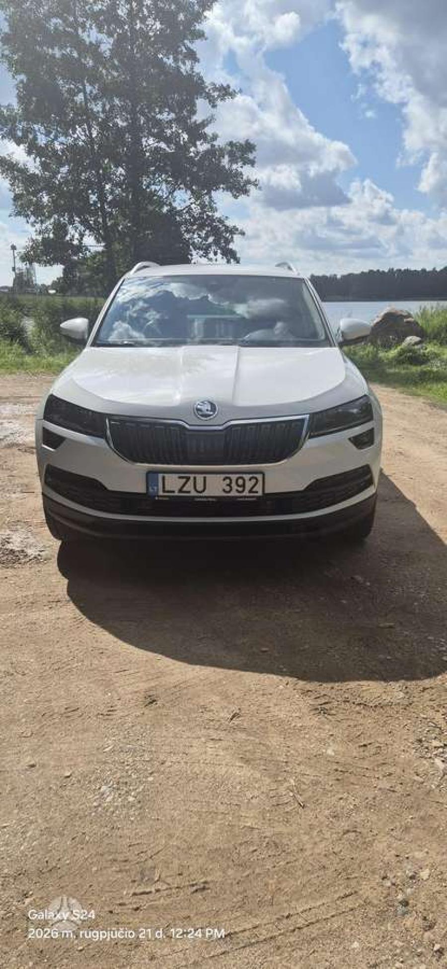 White Skoda Karoq 2017 in Kaisiadorys, with an engine capacity of 1.97 L and mileage of 289 thousand km for 14500 €, photo 3 on AUTOMOTO.COM.LV